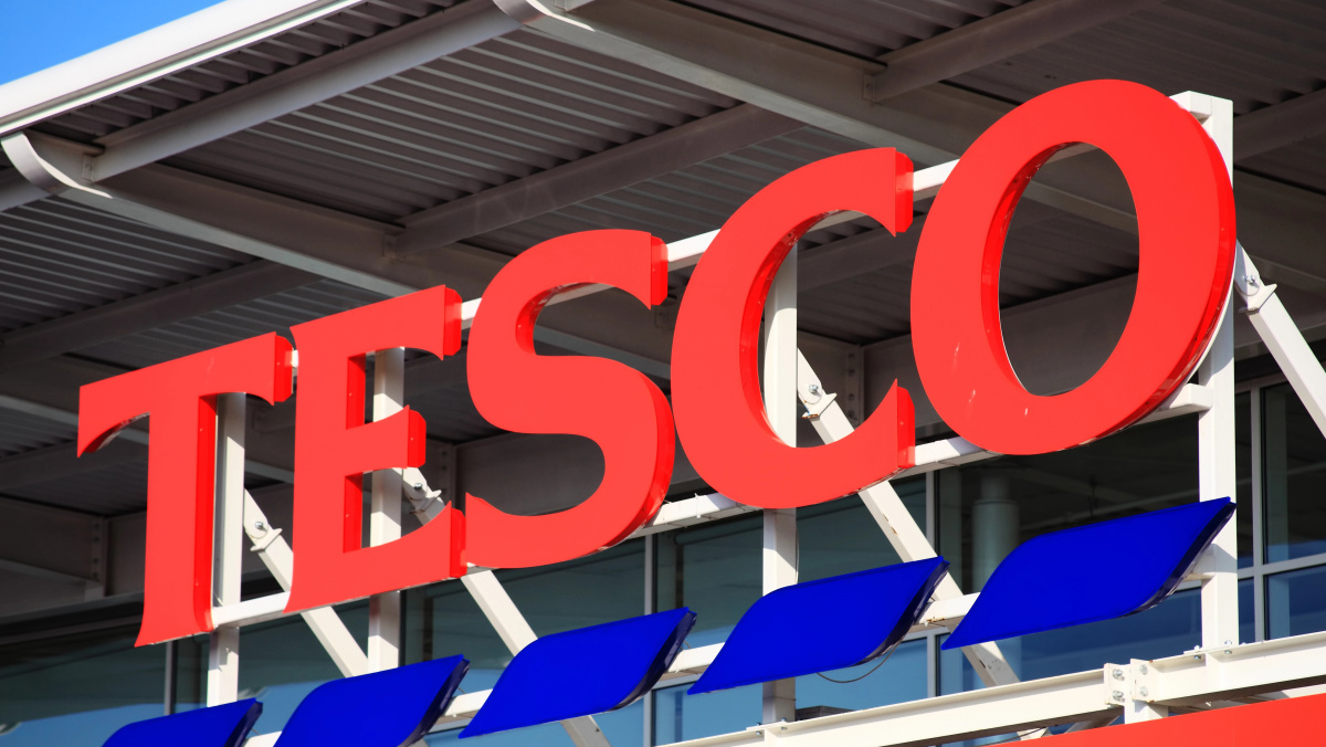 „Tesco“ panaikins kelis šimtus darbo vietų savo parduotuvėse ir ...