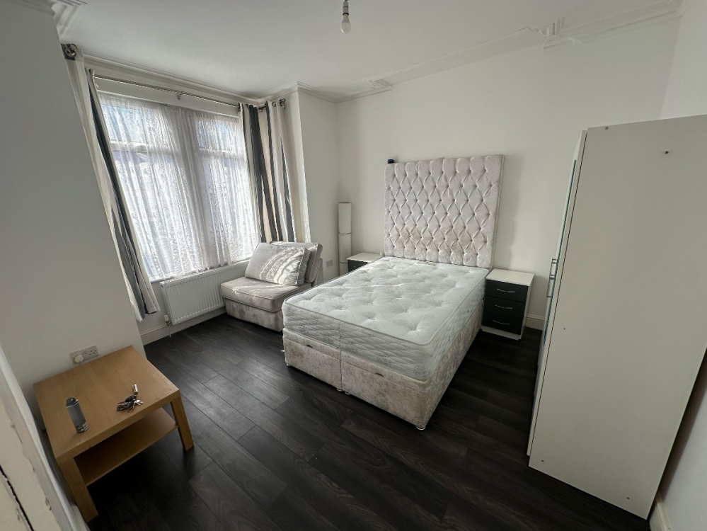 Erdvus dvivietis kambarys, Skelbimai - Anglija.lt