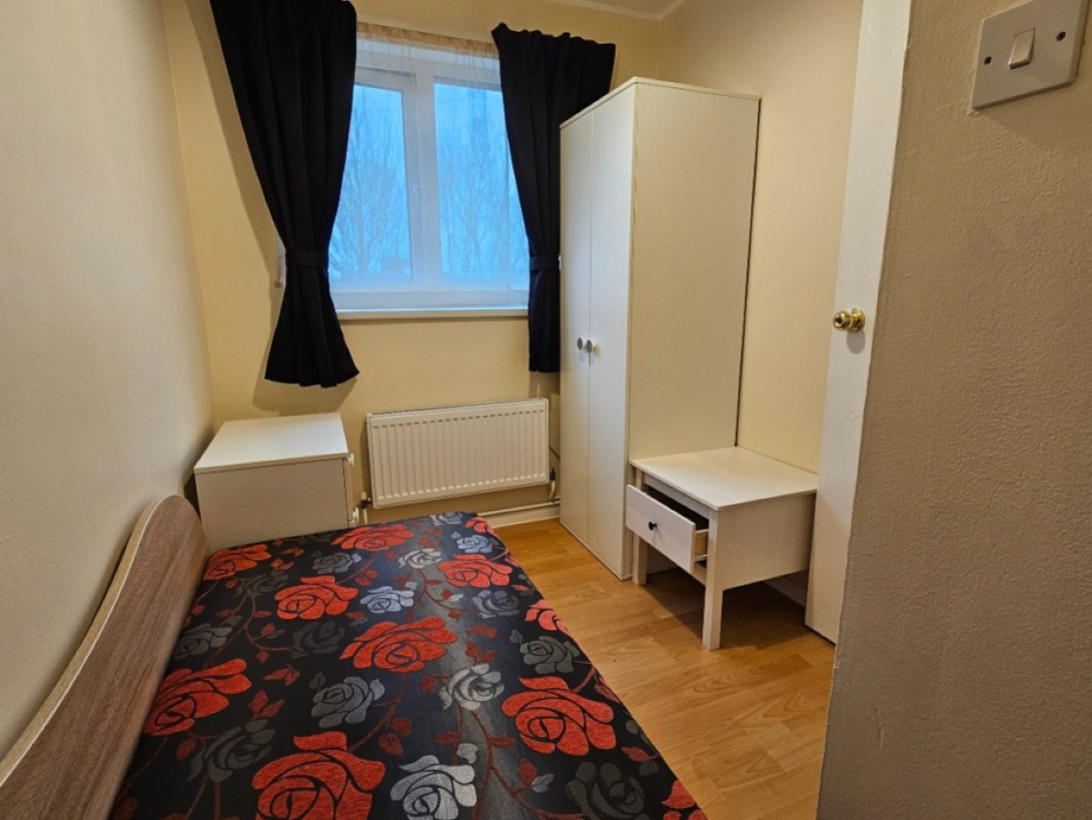 Vienvietis kambarys Becktone E6, Skelbimai - Anglija.lt