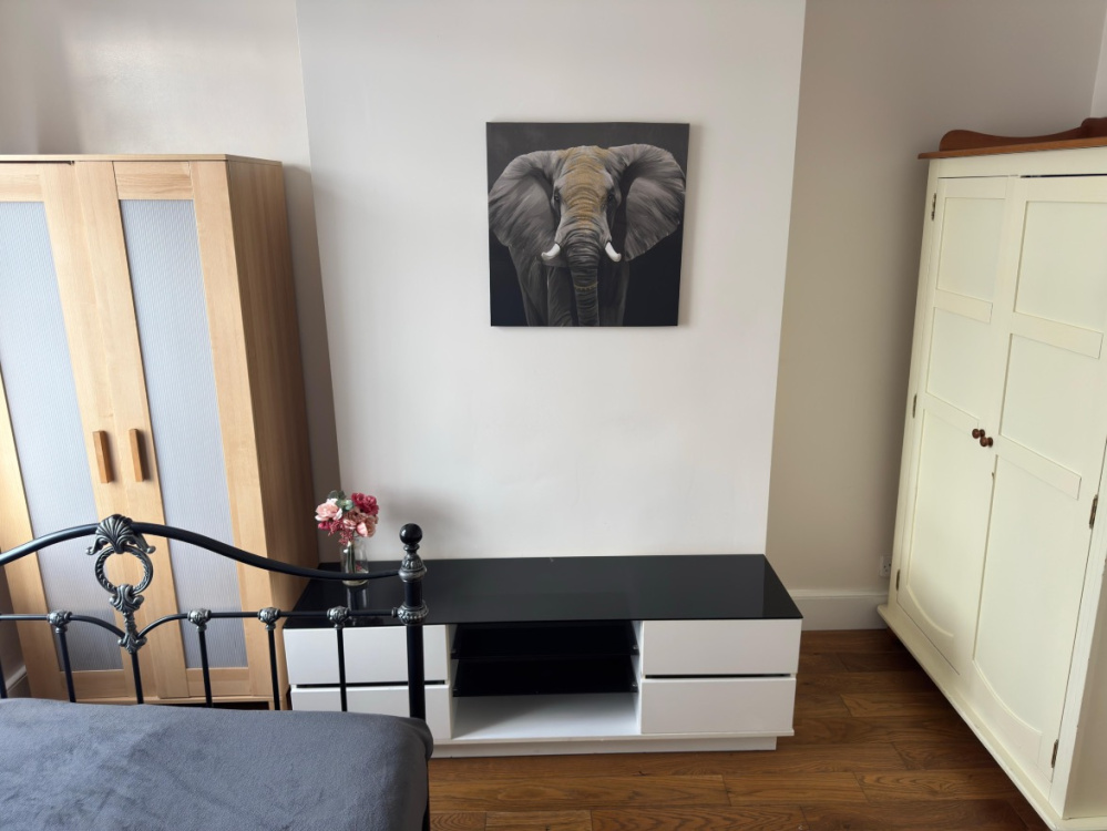 Dvivietis kambarys salia Newbury Park stoties - central line, Skelbimai ...